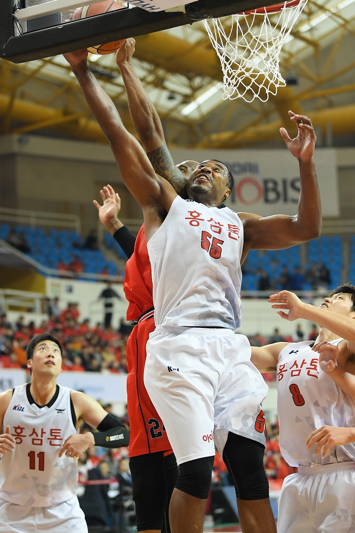[KBL PO] '사이먼-전성현 날았다' KGC, 현대모비스 꺾고 1차전 승리