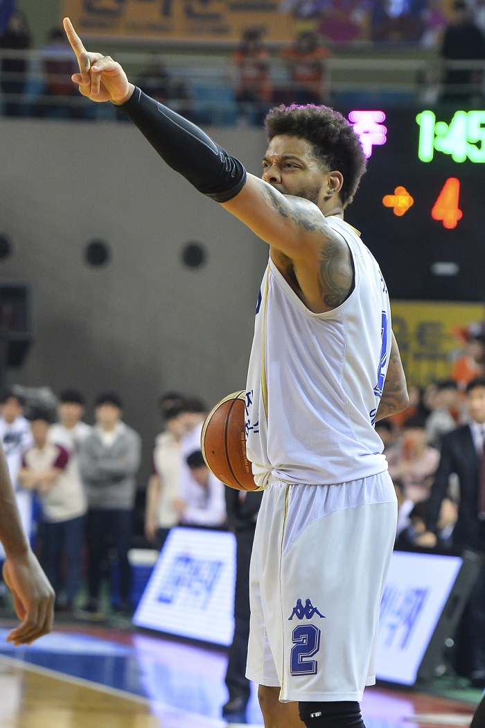 [KBL PO] '수비 성공' KCC, 새깅 디펜스로 브라운을 잠재우다
