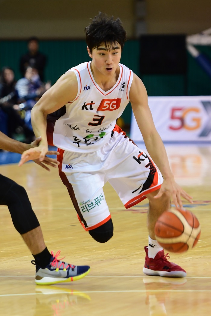 '박지훈 24점 폭발' KT, KCC에 극적인 역전승