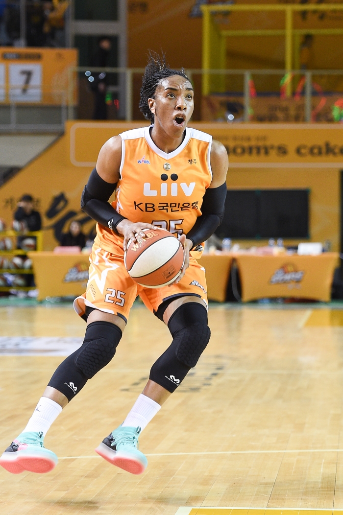 [WKBL 챔프] 쏜튼의 3쿼터 러시, KB스타즈 승리의 발판을 마련하다