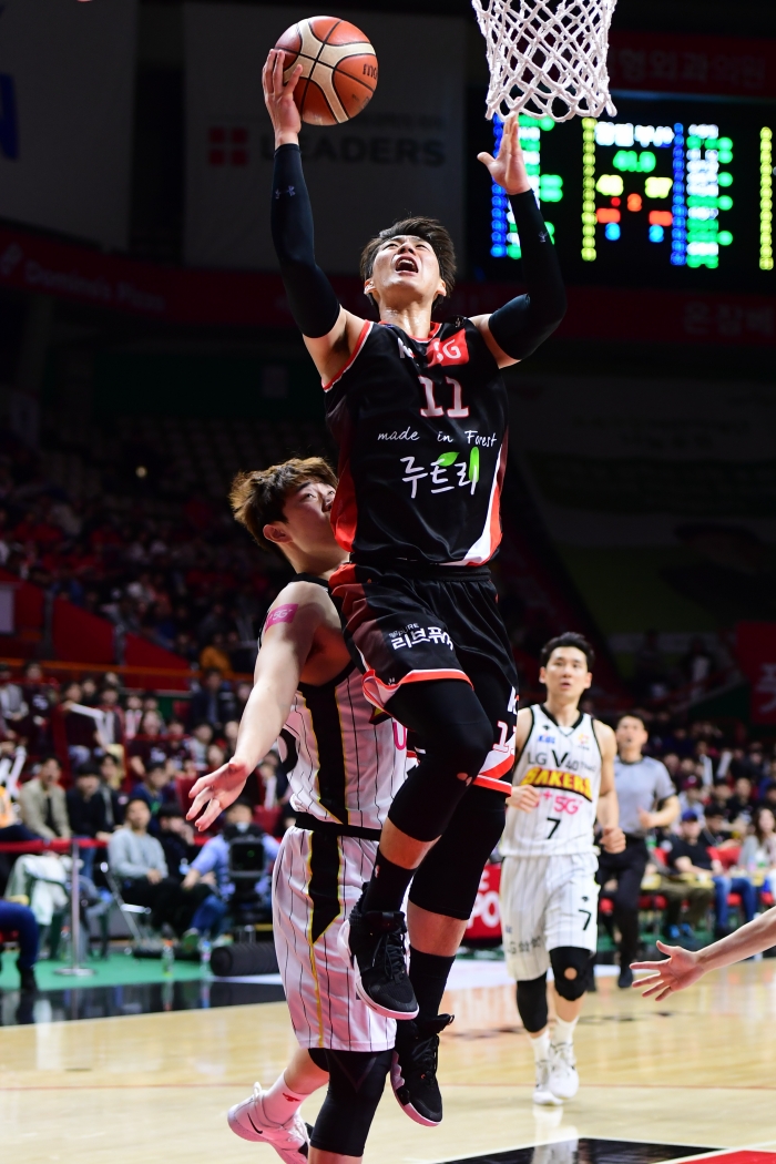 [KBL PO] '창원으로 간다' KT, LG에 2연패 뒤 2연승...승부는 5차전으로