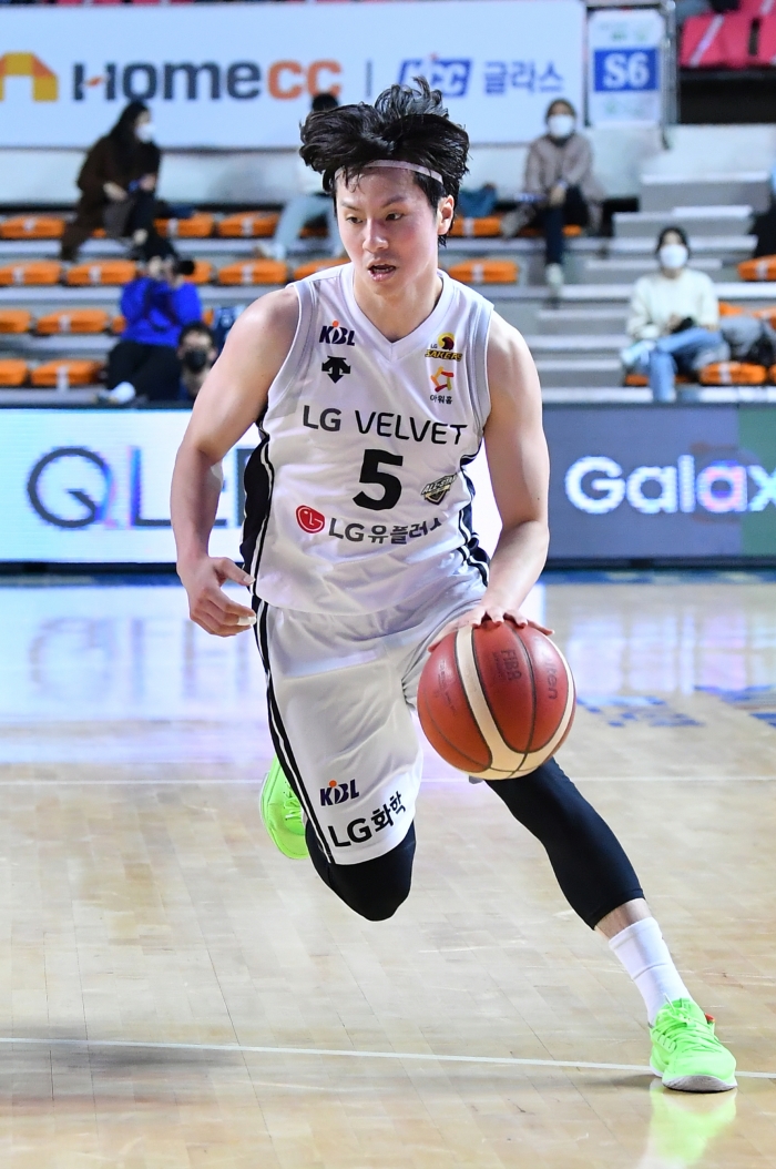 공격 농구 천명한 LG의 아쉬움, 과도한 3점슛 의존도