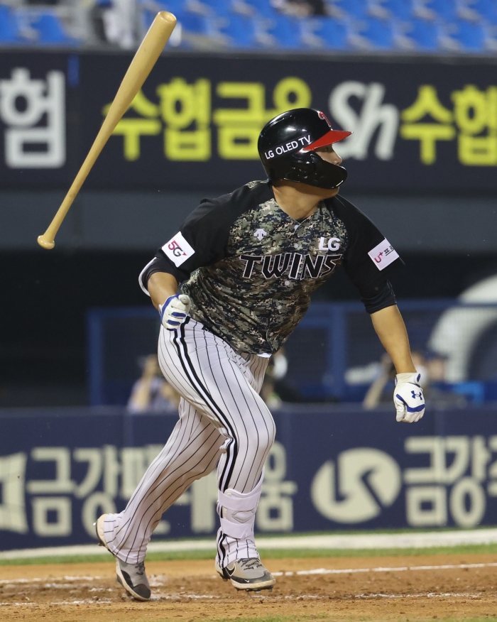 LG 문보경, 전날 결승타에 이어 홈런까지.. 존재감 과시