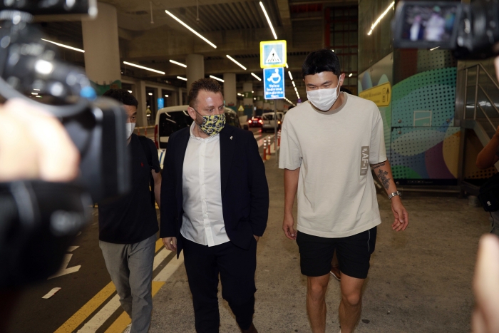 김민재, 오피셜 늦어지는 이유는?