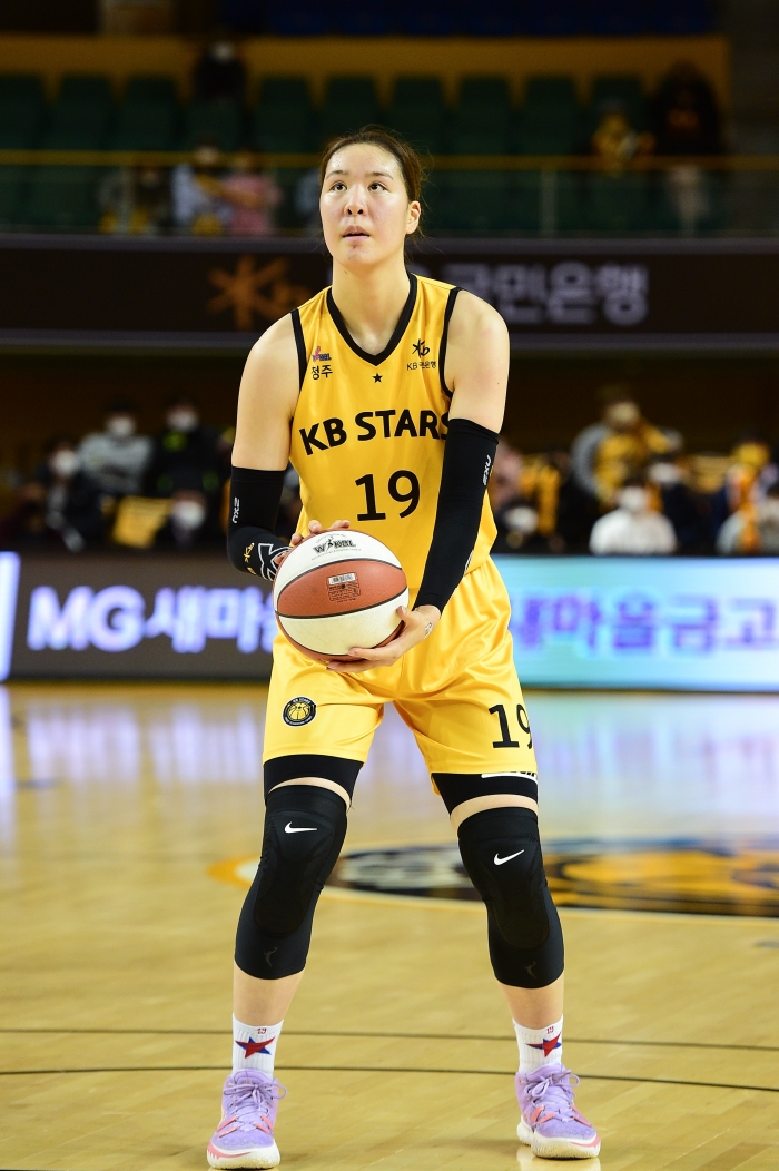 여자농구 3R MVP 박지수, '통산 12번째+역대 최다 타이'