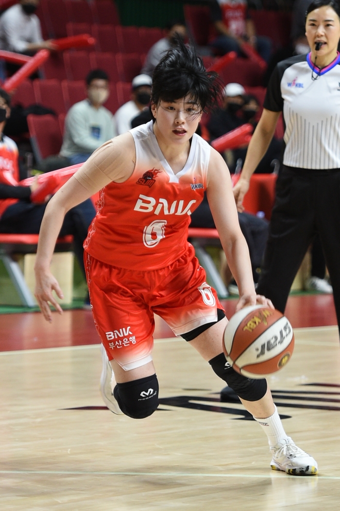 여자농구 3R MVP 박지수, '통산 12번째+역대 최다 타이'