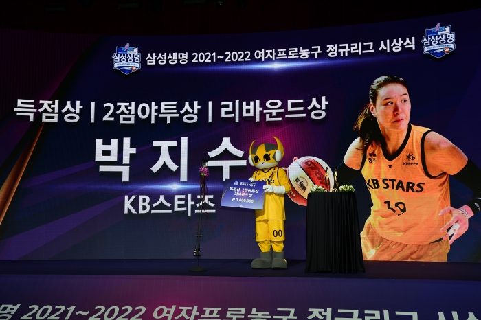 [WKBL 시상식] 박지수, 득점상·2점 야투상·리바운드상 3관왕...블록상은 김단비에게