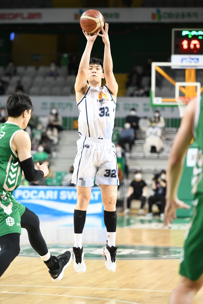 KCC, 8위 DB 꺾으며 시즌 마지막 치열한 맞대결 마무리