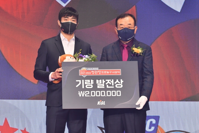 [KBL 시상식] 'KT 복덩이' 정성우, 기랑발전상 수상