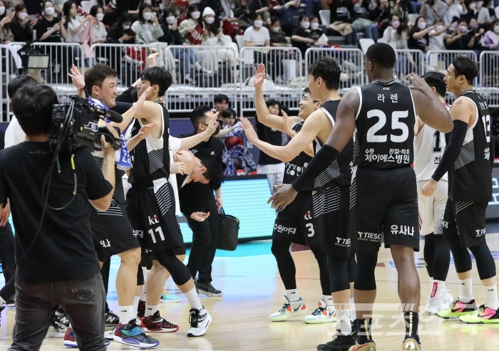 디펜딩 챔피언 안양 KGC 잡고 4강 1차전 승리로 앞서는 수원 KT