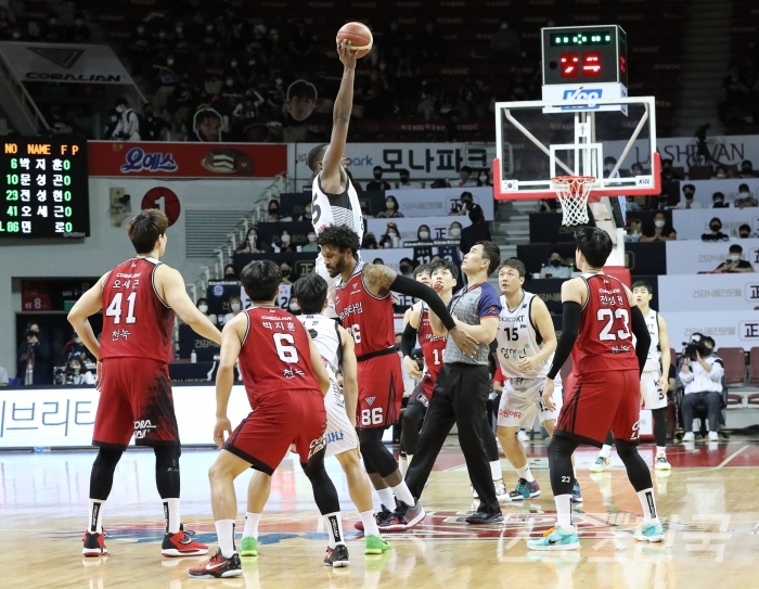 프로농구 플레이오프 4강전 안양 KGC와 수원 KT 4차전 열려
