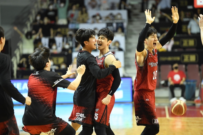 '디펜딩 챔피언의 위엄' KGC, KT 꺾고 챔피언결정전 진출
