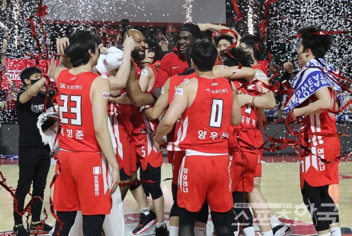 [KBL 챔프전] SK, 챔피언결정전 정상에! 5차전서 끝냈다