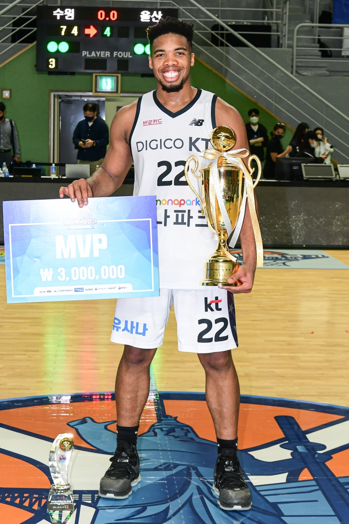 [KBL 컵대회] '첫 무대서 MVP' 이제이 아노시케, "팀 우승이 최우선 목표"
