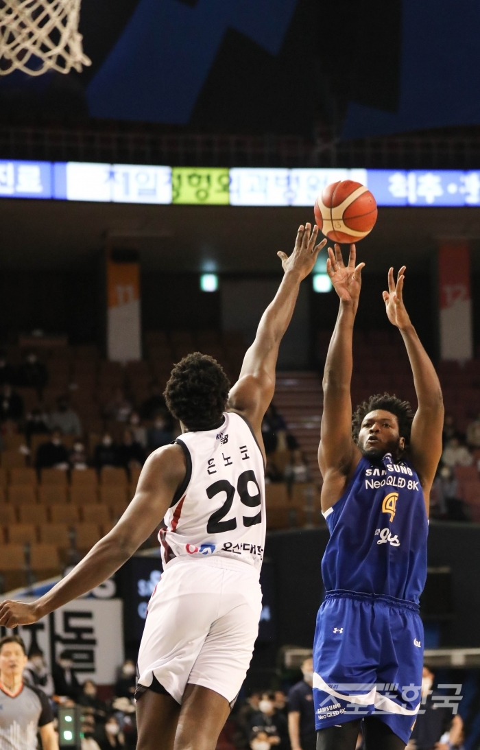 "막아도 소용없어", 슛 날리는 마커스 데릭슨