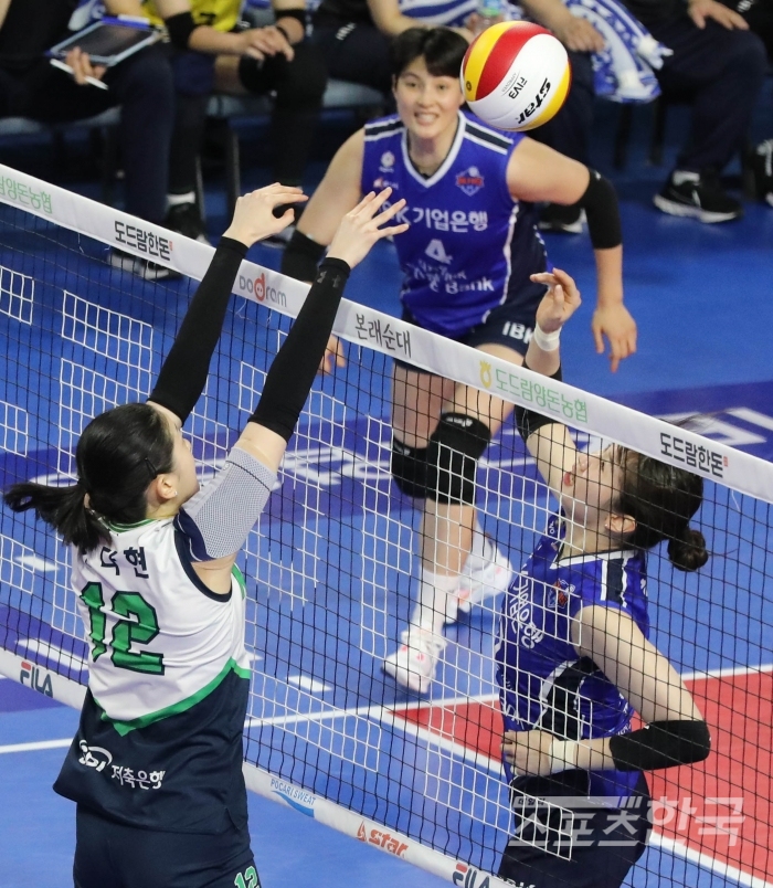 내가 먼저다, 공중볼 네트 너머로 넘기는 이다현