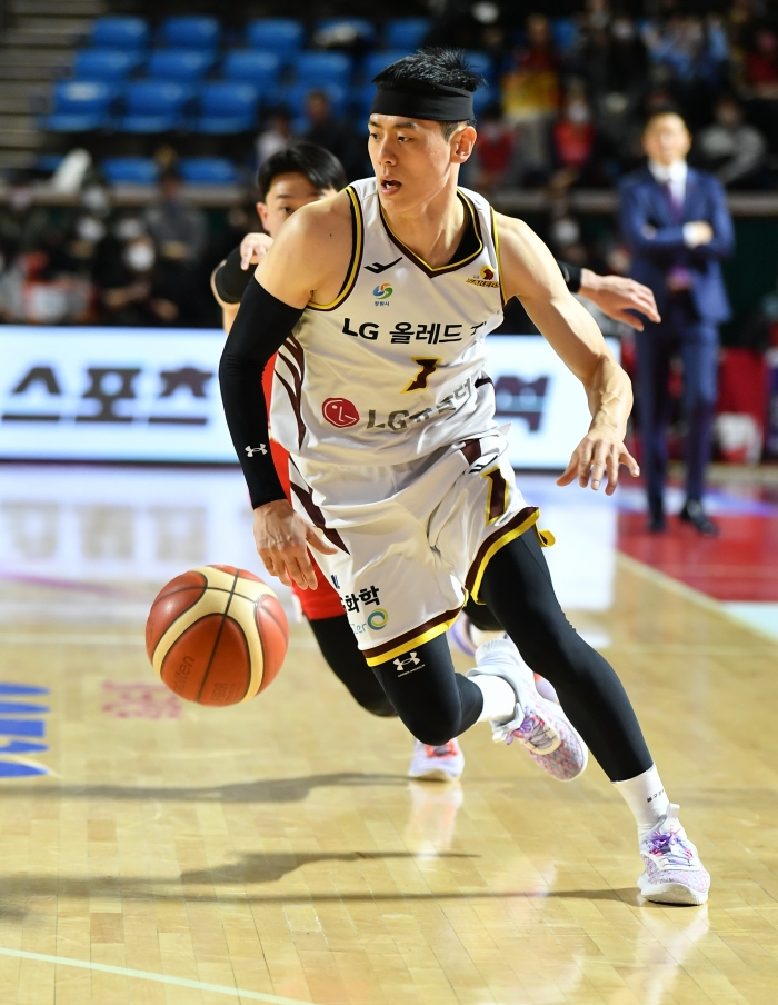 '3연승 질주' LG, 상승세 SK에 찬물