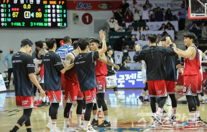 선두 KGC, 2위 LG 제치고 9연승 질주