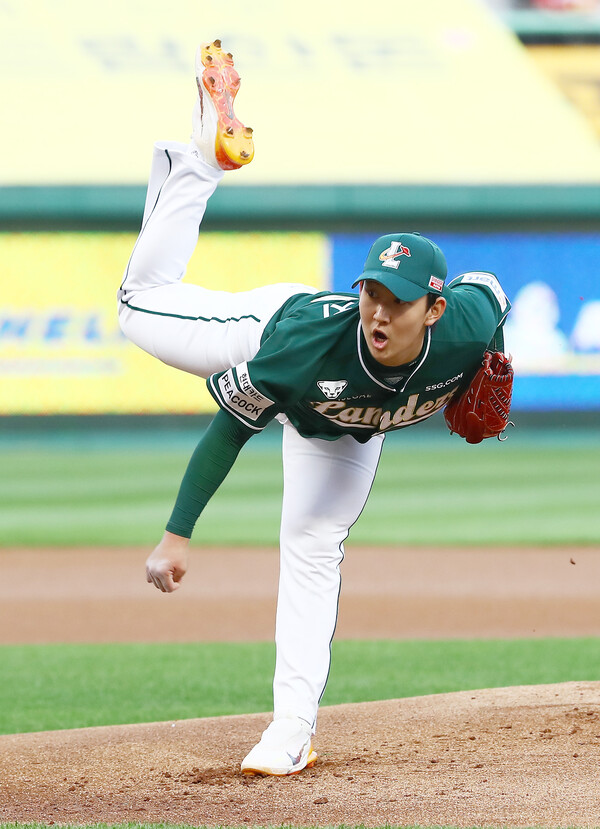 SSG 송영진, 5회까지 NC타선 봉쇄… 5이닝 7K 무실점