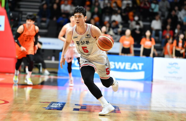 '변준형 26점' KGC, 적지서 울린 승전고…챔프전까지 1승