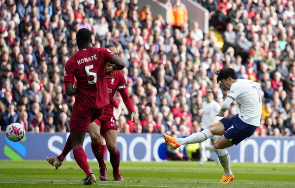 손흥민, EPL 7시즌 연속 두 자릿수 득점! 팀은 3-4 敗