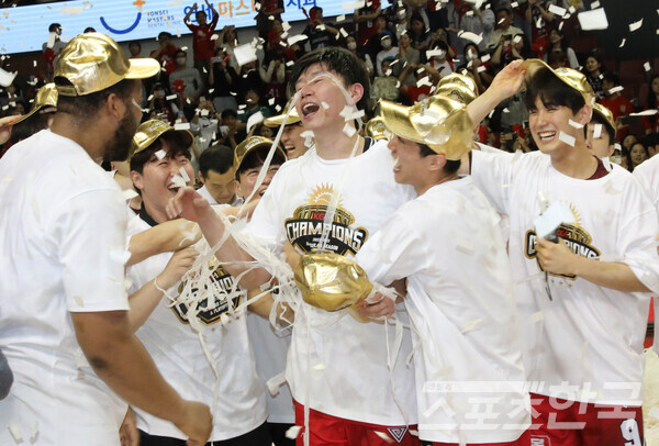 [KGC V4] '올 시즌 지배자' KGC, 결국 통합우승까지 이뤄냈다