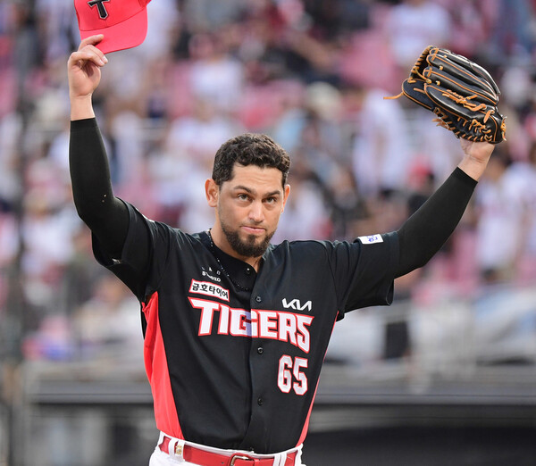 KIA 새 외인 산체스 강렬한 KBO 데뷔전… 6⅓이닝 10K 1실점 '역투'