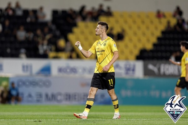 '힘들 땐 신예가' 수원 김주찬, K리그1 33R MVP