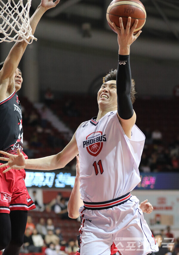 이우석, 아반도 수비 피해 레이업 슛
