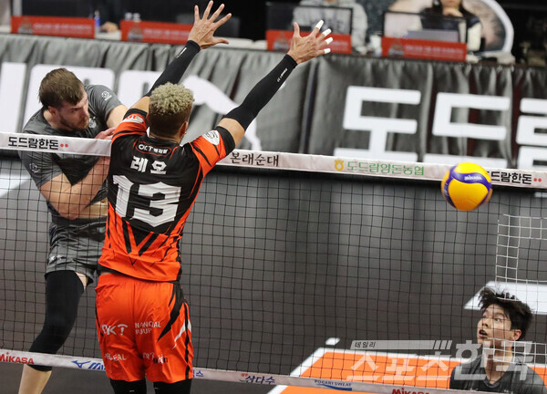 링컨, '블로킹 피하는 대각선 스파이크'