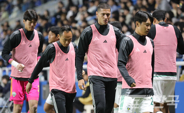 출격 준비하는 김진수ㆍ 티아고ㆍ 문선민