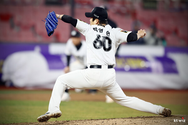 [데일리현장] 5일 만에 또 보여준 ‘2이닝 역투’…kt 상승세 가운데에 박영현의 반등 있다