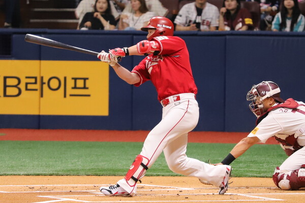 ‘쳤다 하면 기록’ SSG 최정, 멀티포 터뜨리며 역대 최초 1400득점·2호 1500타점 달성