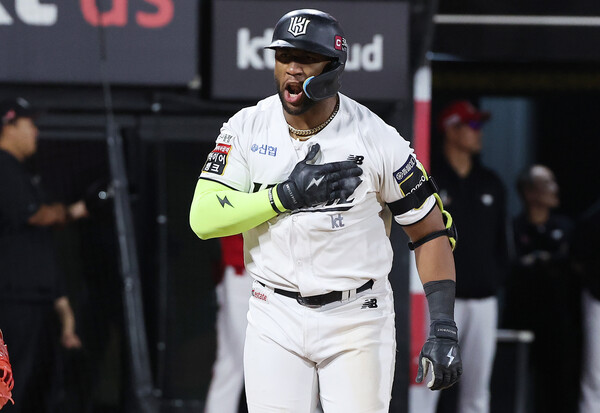 ‘최하위→5위’ 마법사의 기적은 이어진다… ‘로하스 역전 스리런’ kt, 4-3으로 SSG 잡고 WC 결정전으로!