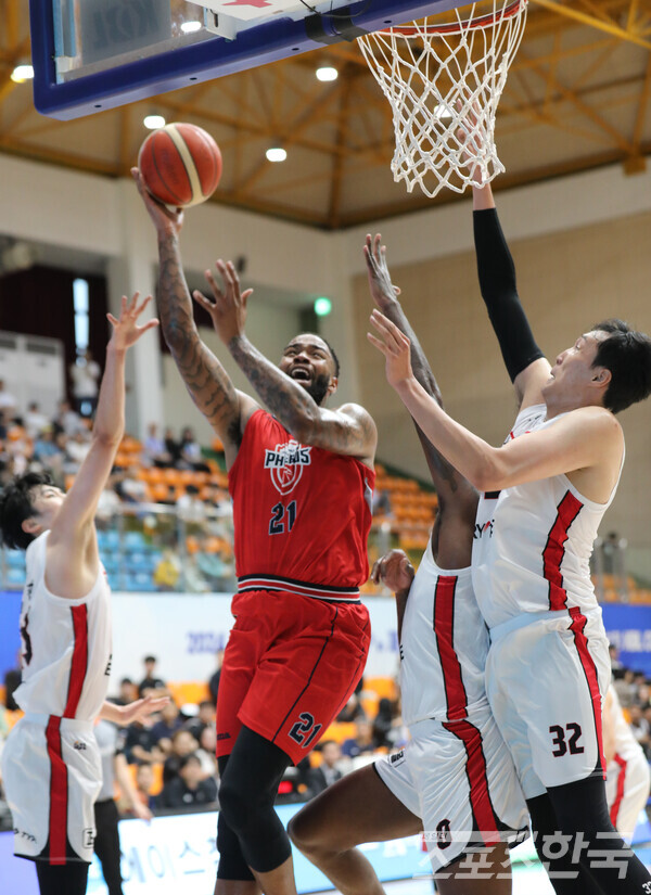 숀 롱, 사방 수비 헤치고