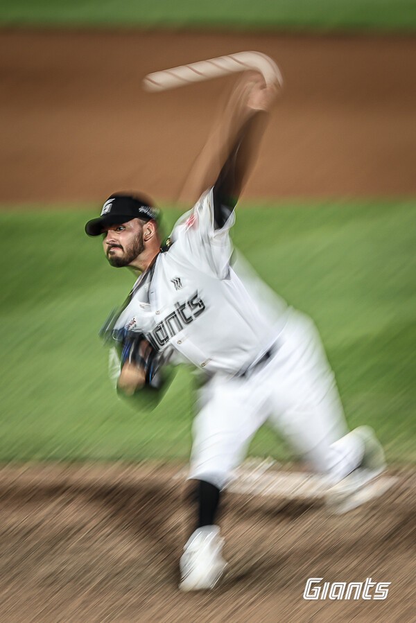롯데 감보아, 158km 강속구로 KBO 왼손 투수 최고 속도 경신하며 LG 완파!