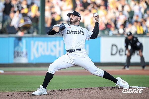 롯데 감보아, 158km 강속구로 KBO 왼손 투수 최고 속도 경신하며 LG 완파!