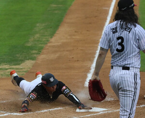 4회초 2득점 올리며 앞서가는 kt